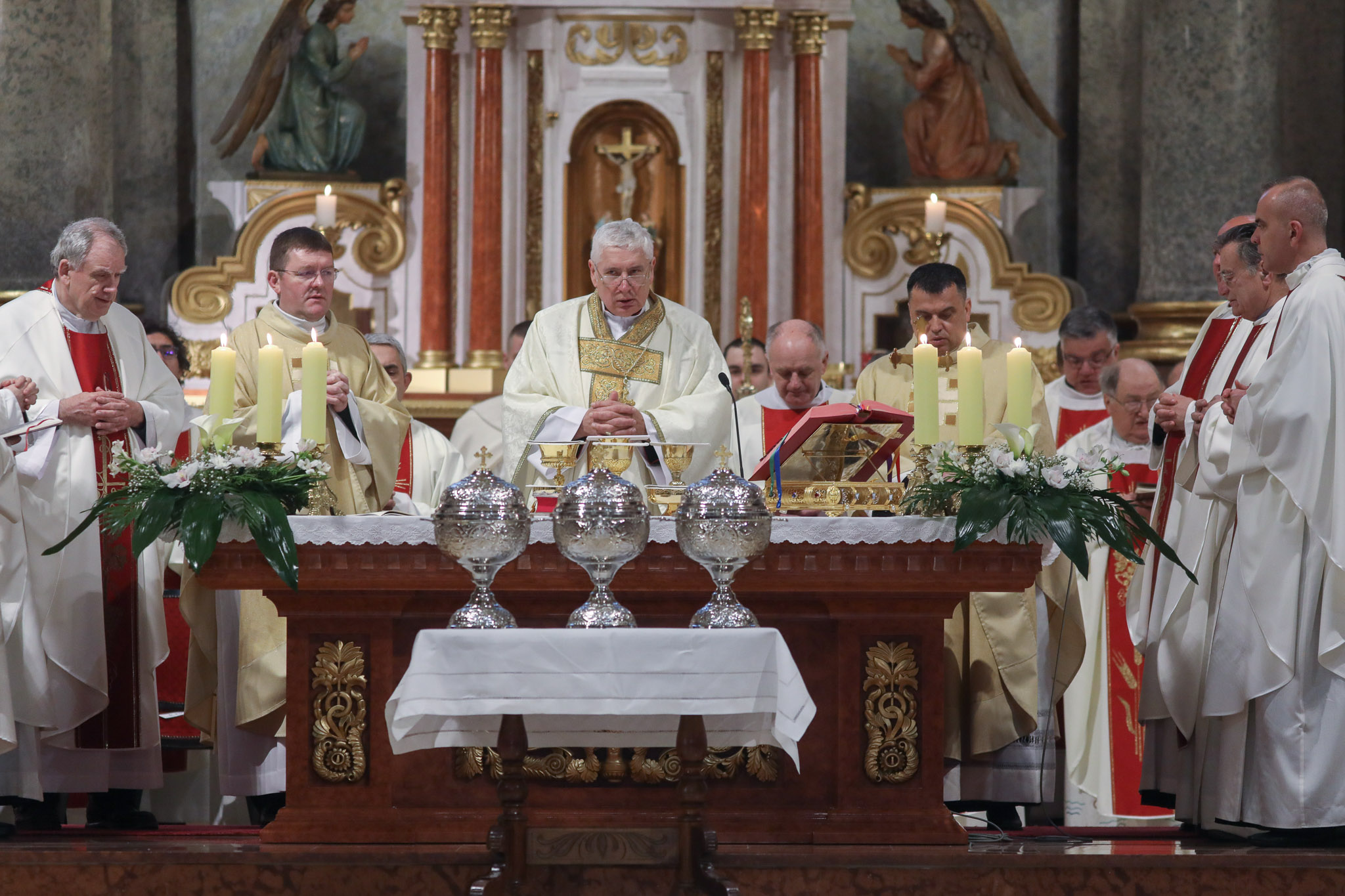 Biskup Fazekas prvi puta predvodio Misu posvete ulja | Subotička biskupija